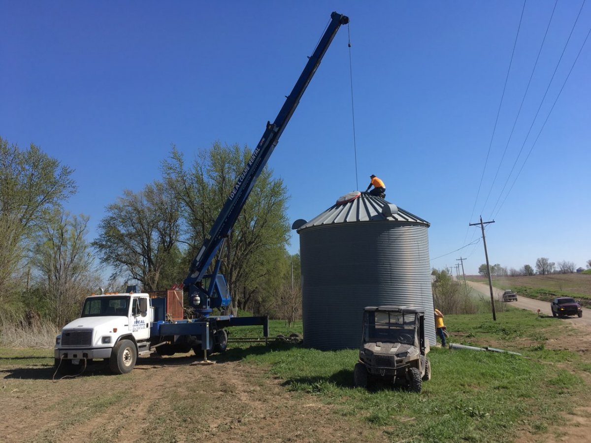 Grain bin move - General Chat - Red Power Magazine Community