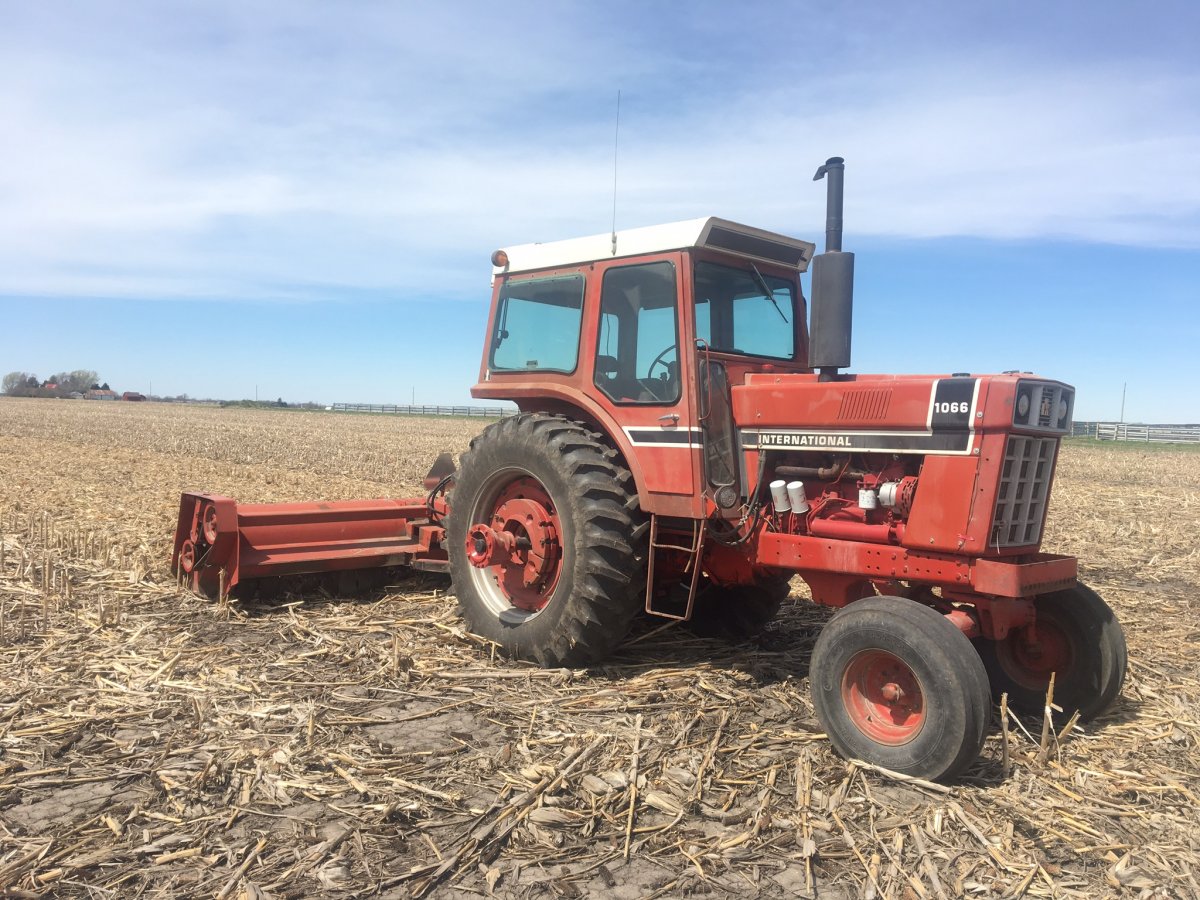 Let's see pics of your ih working this spring - Technical IH Talk - Red ...