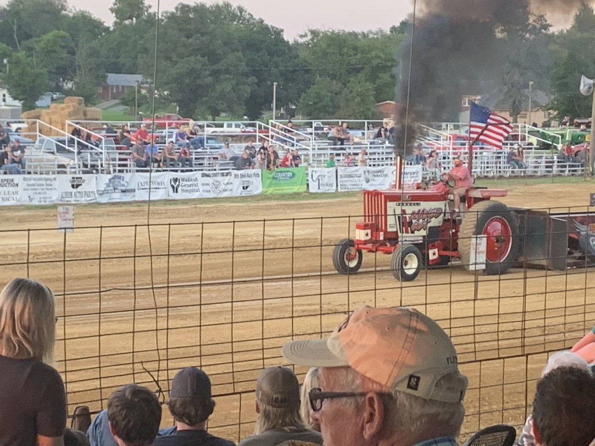 A few local pulling pictures - General Chat - Red Power Magazine Community