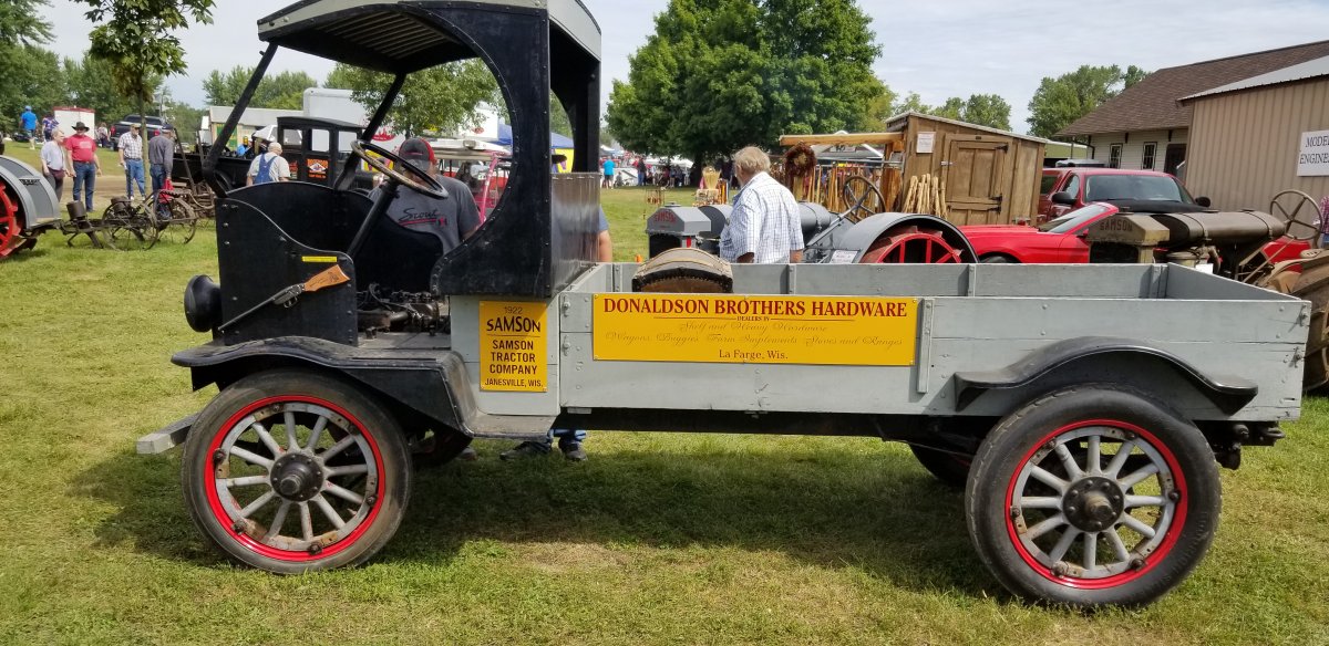 Samson tractor feature at Rock River Threseree - General Chat - Red ...