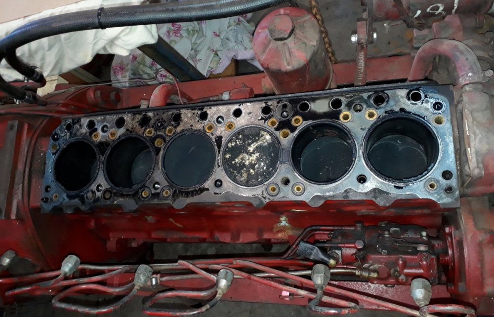 Farmall 706D Head Removal - Technical IH Talk - Red Power Magazine ...