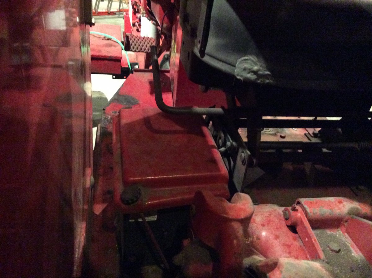 666 battery mounting - Technical IH Talk - Red Power Magazine Community