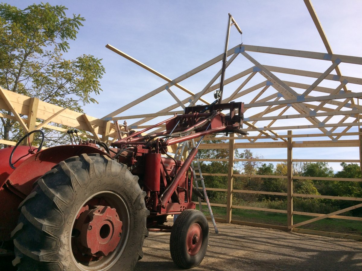 Setting trusses with 250 - IH Construction Equipment - Red Power ...