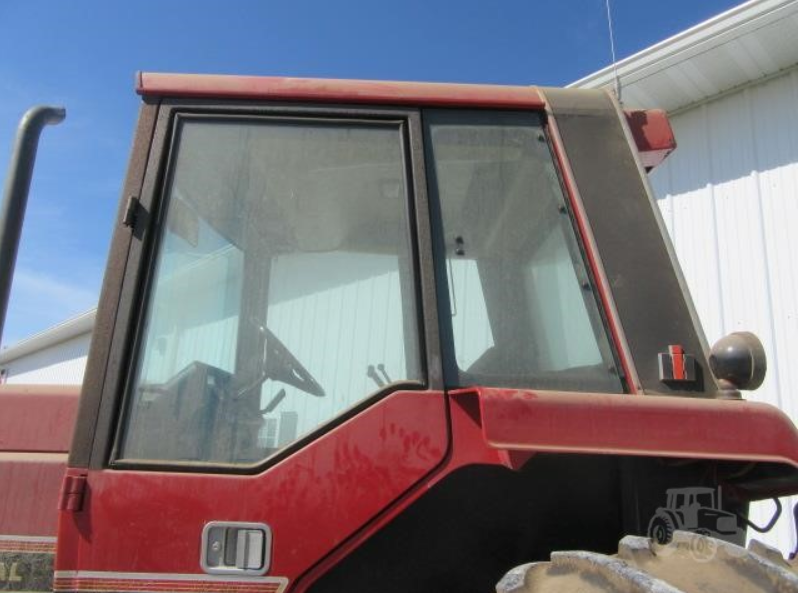 Do I have the wrong glass ? 88 cab - Technical IH Talk - Red Power ...