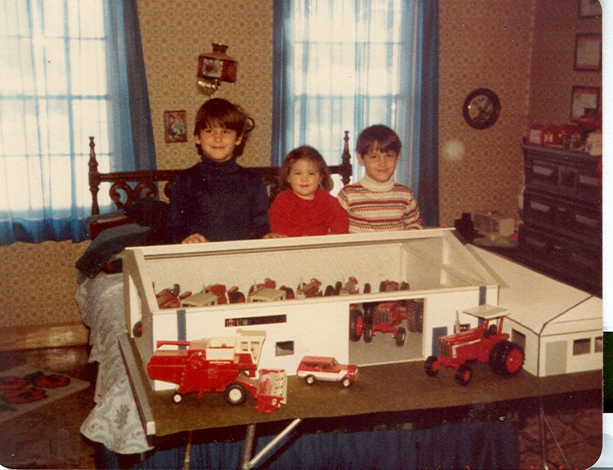 Vintage Toy Show displays - IH Toys, Memorabilia & Collectibles - Red ...