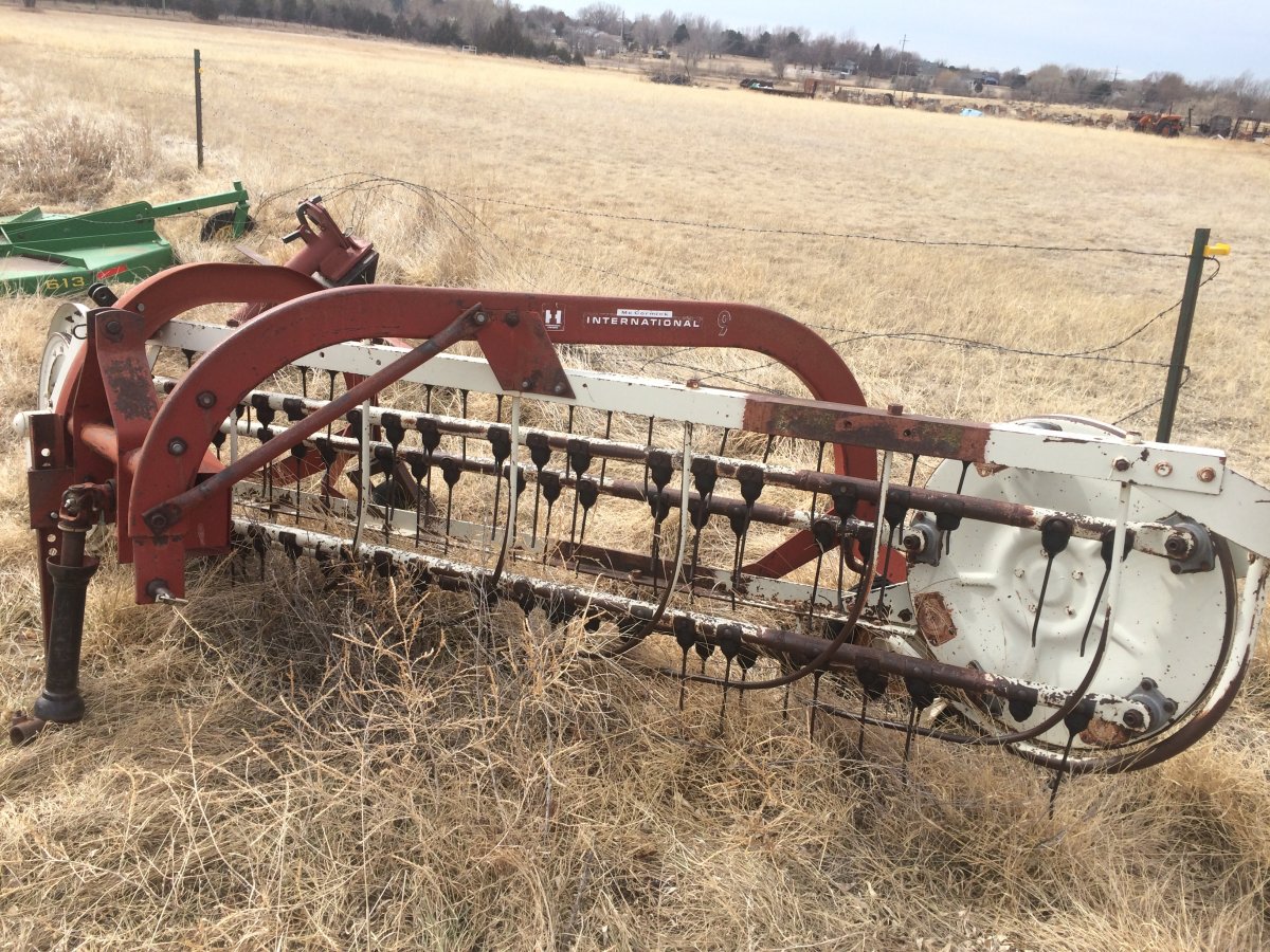 B-day present IH #9 hay rake - General Chat - Red Power Magazine Community