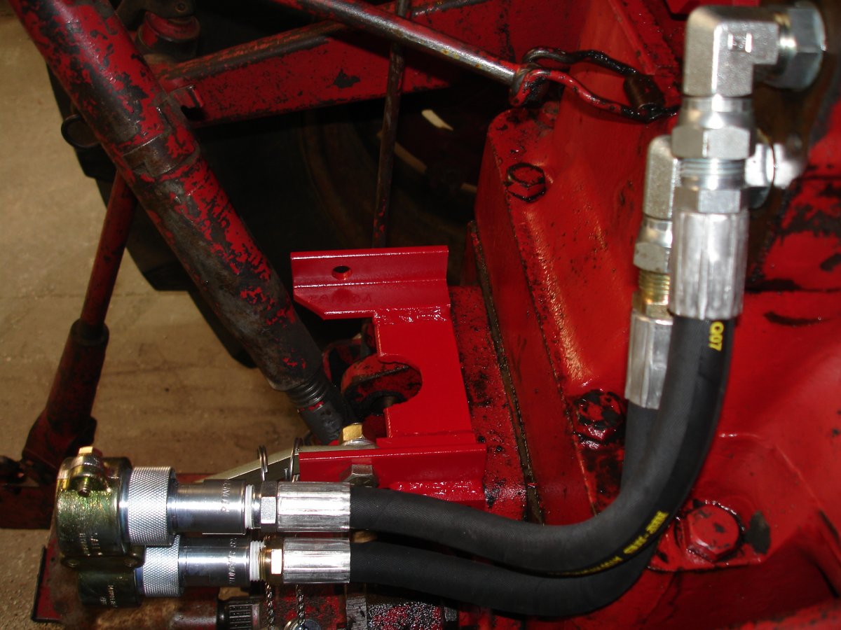 Farmall 706 Remote Hydraulic Couplers - Technical IH Talk - Red Power ...