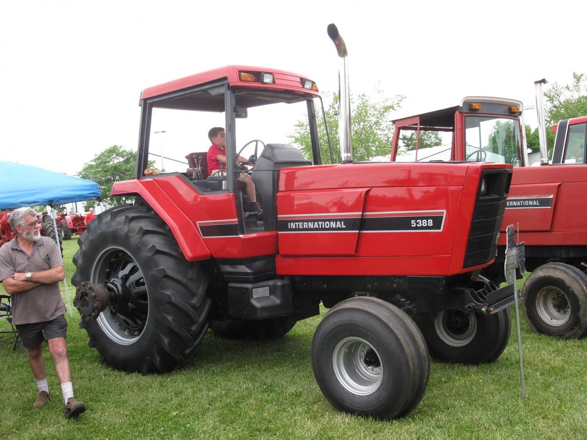 Best Looking Tractor - Technical IH Talk - Red Power Magazine Community