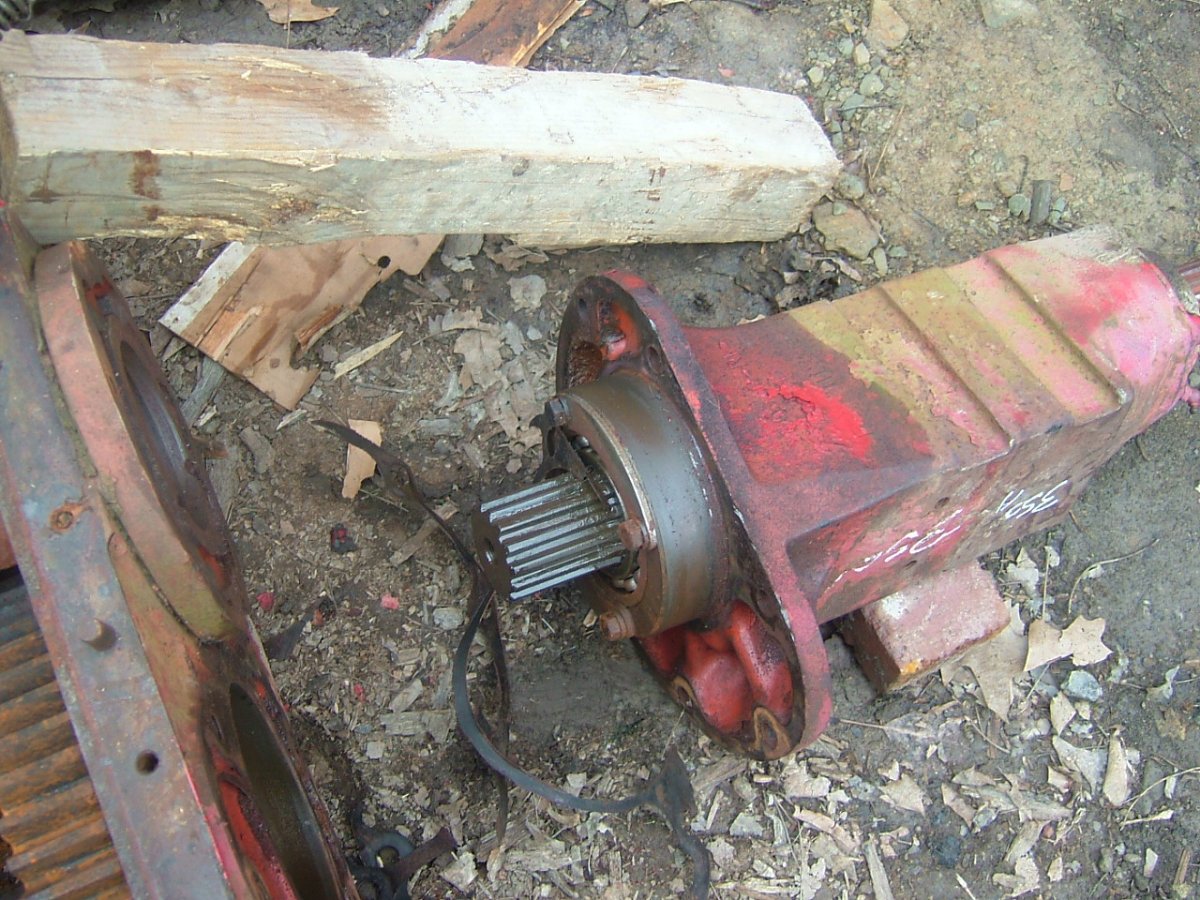 300 U rear axle disassembly help - Technical IH Talk - Red Power ...
