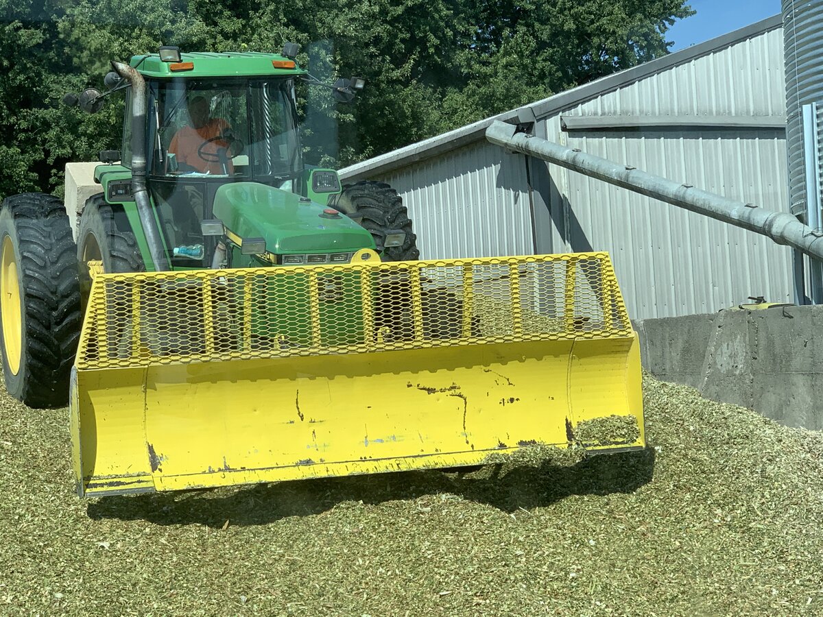 A pair of 7140s unloading silage. - General Chat - Red Power Magazine ...