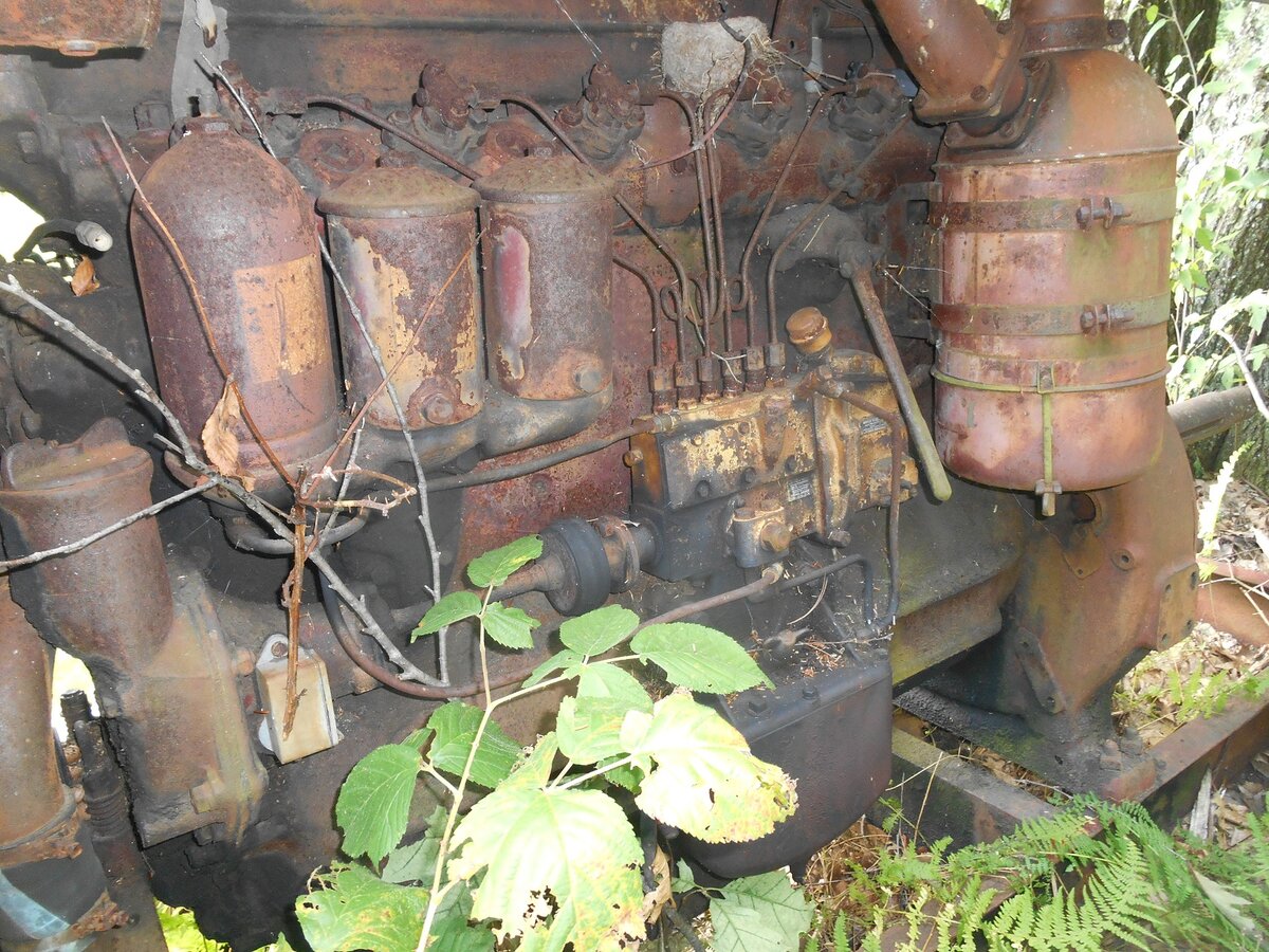 6 cylinder gas start diesel for parts? - IH Construction Equipment ...