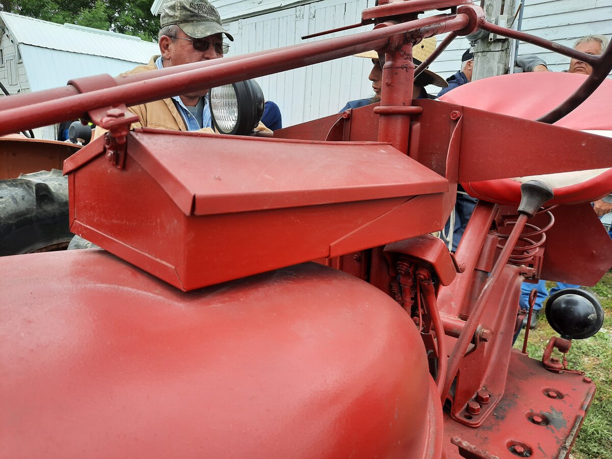 H Farmall Toolbox - Technical IH Talk - Red Power Magazine Community