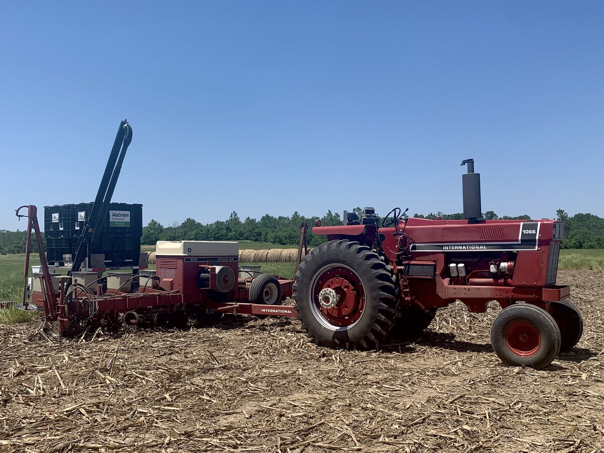 Share pictures of your IH farming operation - General Chat - Red Power ...