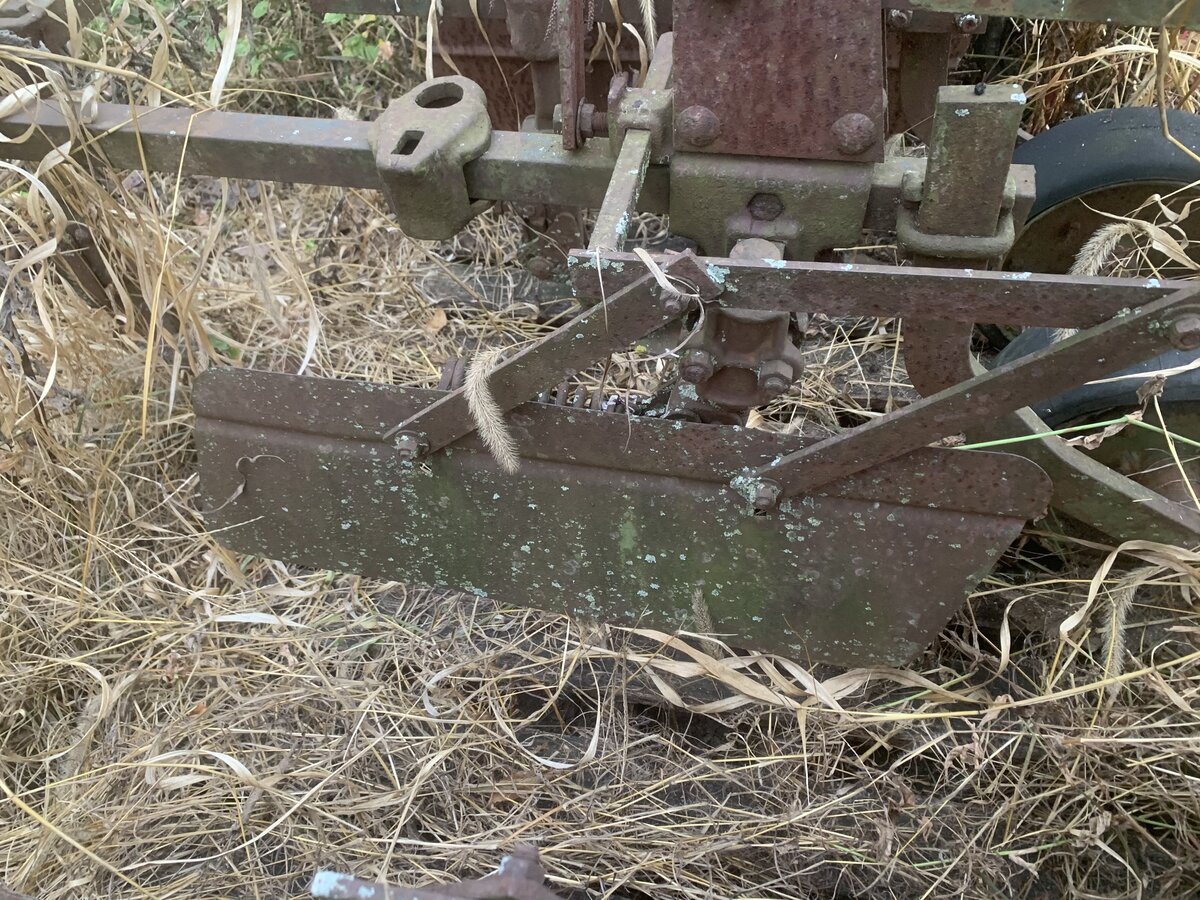 Cultivating crop shields for corn - Technical IH Talk - Red Power ...