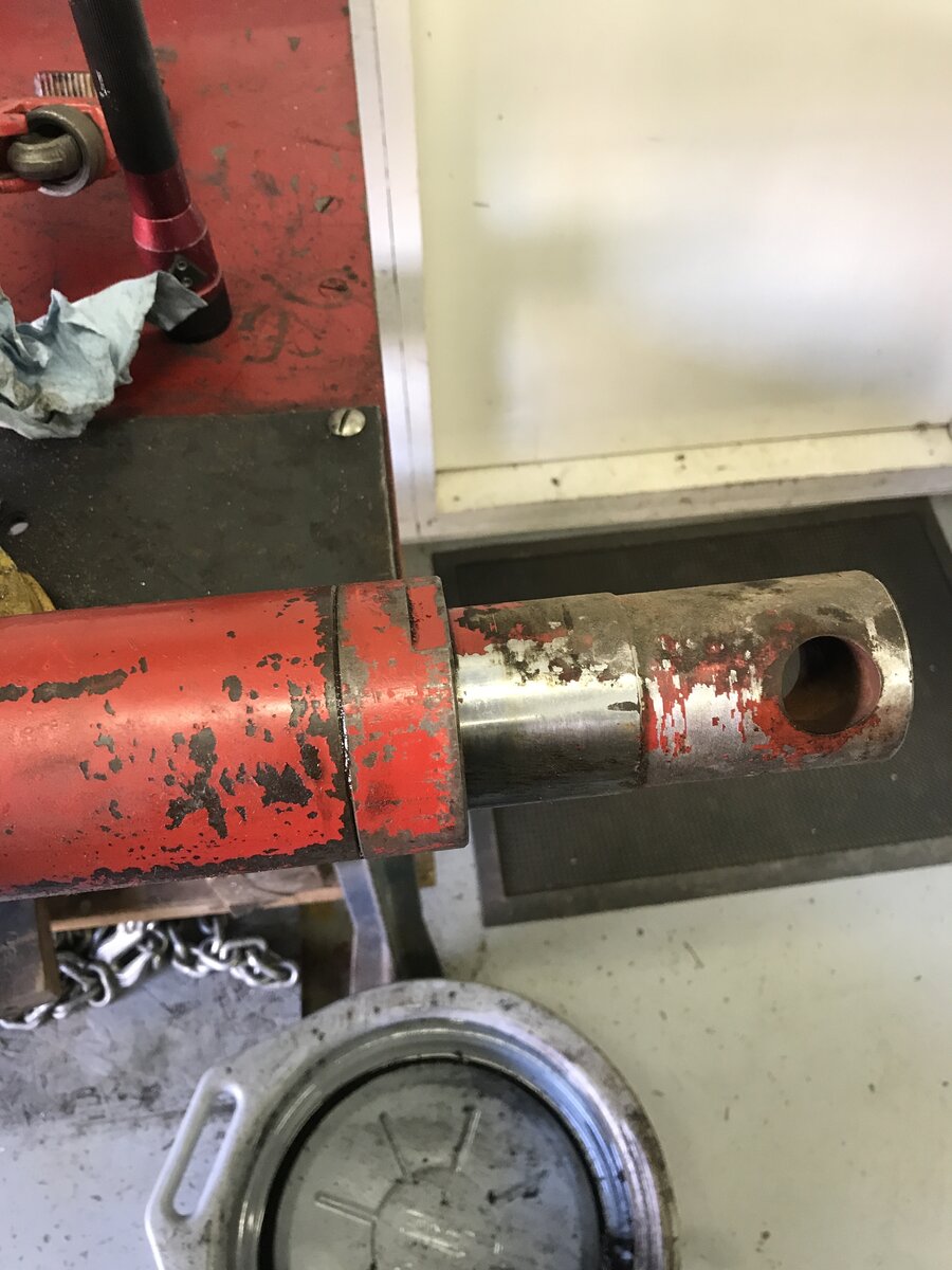 1440 header lift cylinder disassembly - Technical IH Talk - Red Power ...