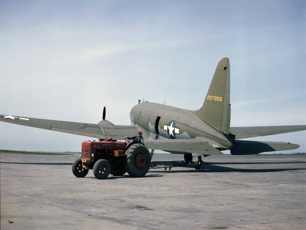 World War II International ID-9 Aircraft Tug - General Chat - Red Power ...
