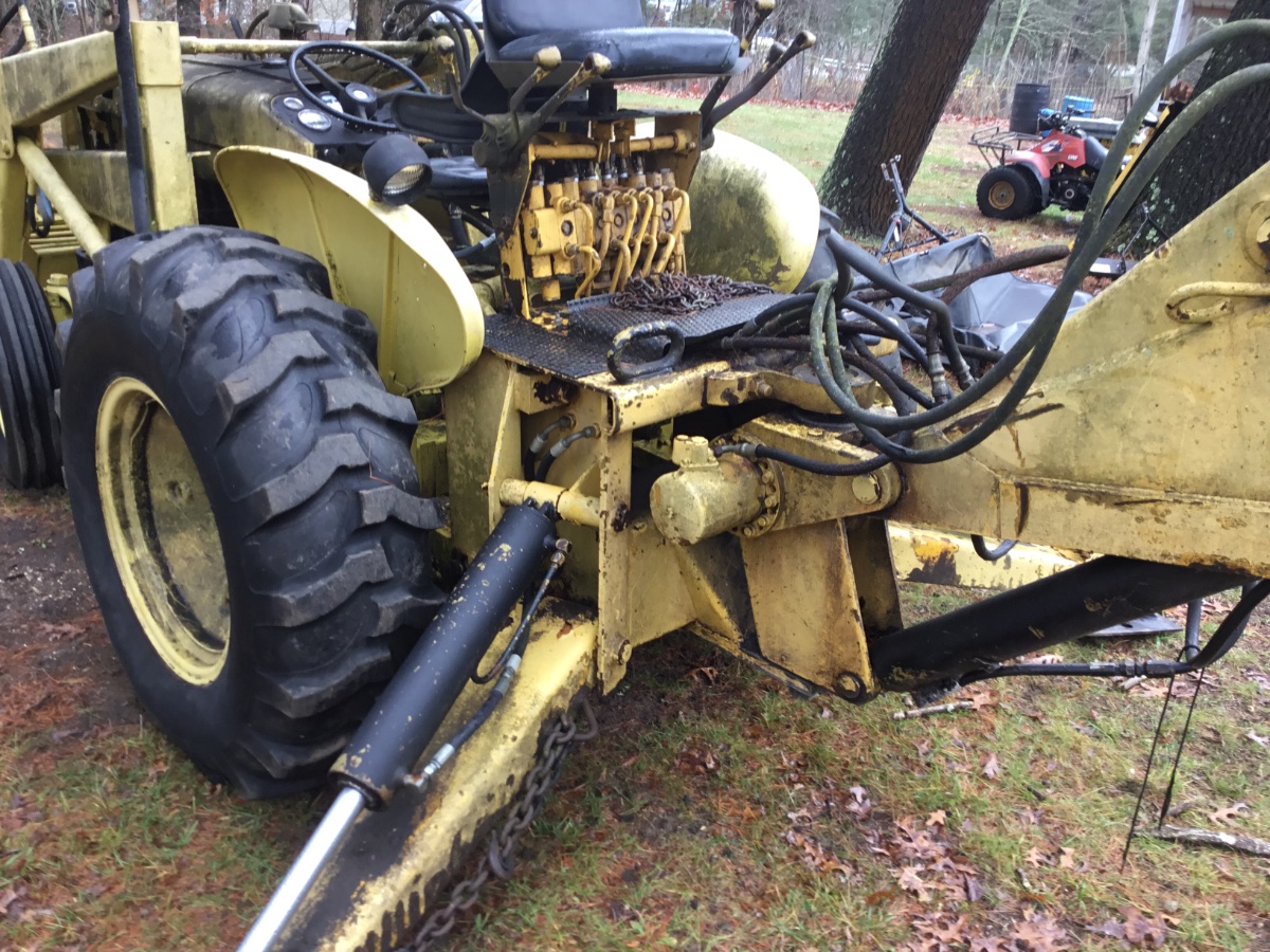 IH 2504 Tractor and 3000 Backhoe - Page 2 - Technical IH Talk - Red ...