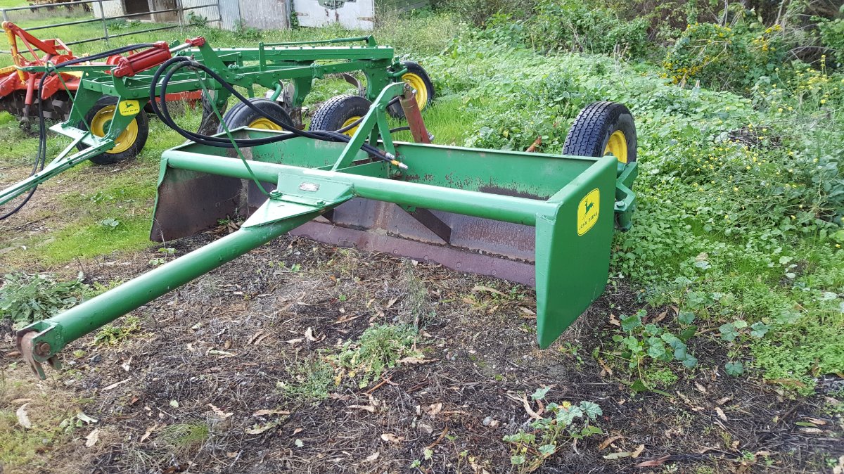 T 6, Series 62 (1962) ... What Size scraper / pan will it handle ...