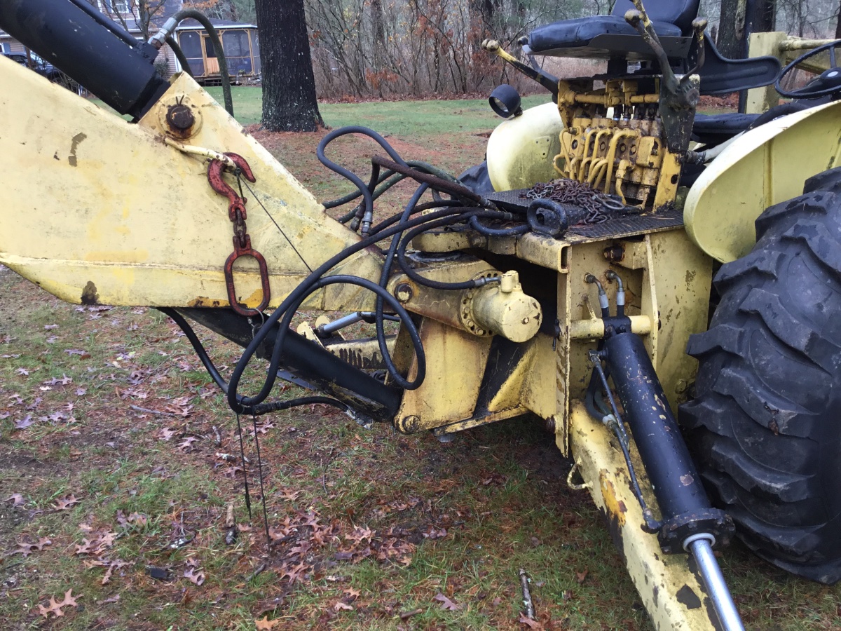 IH 2504 Tractor and 3000 Backhoe - Page 2 - Technical IH Talk - Red ...