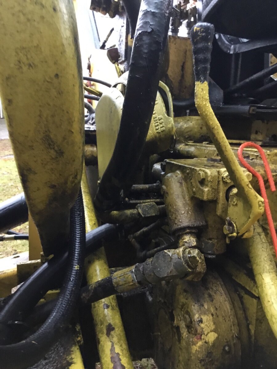 IH 2504 Tractor and 3000 Backhoe - Page 2 - Technical IH Talk - Red ...