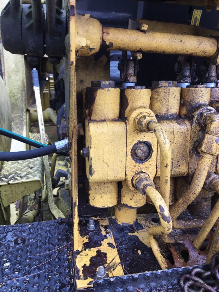 IH 2504 Tractor and 3000 Backhoe - Page 2 - Technical IH Talk - Red ...