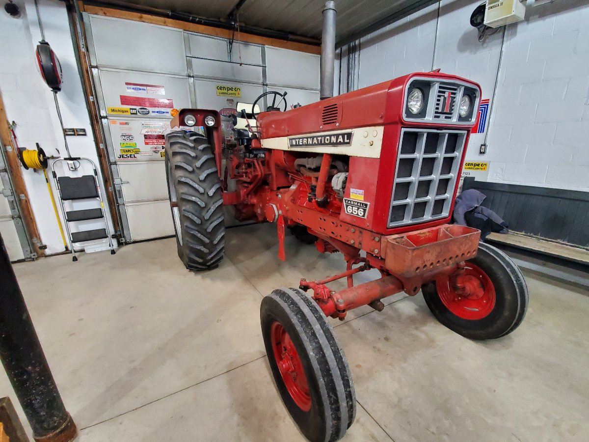Converting a early model 656 to a late model - Technical IH Talk - Red ...