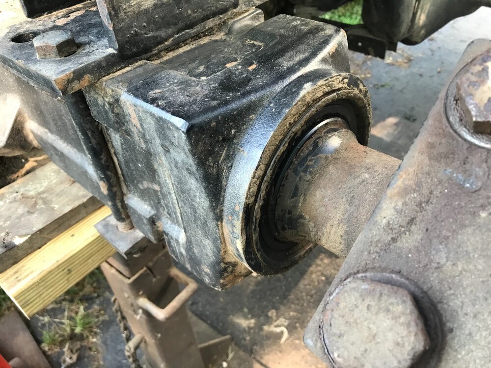 grease zerks in 885 rear axle bearings? - Technical IH Talk - Red Power ...
