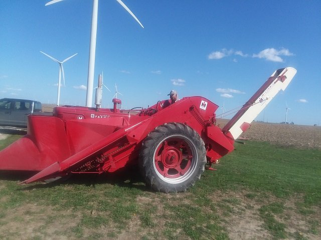 Farmall M and mounted picker - Technical IH Talk - Red Power Magazine ...