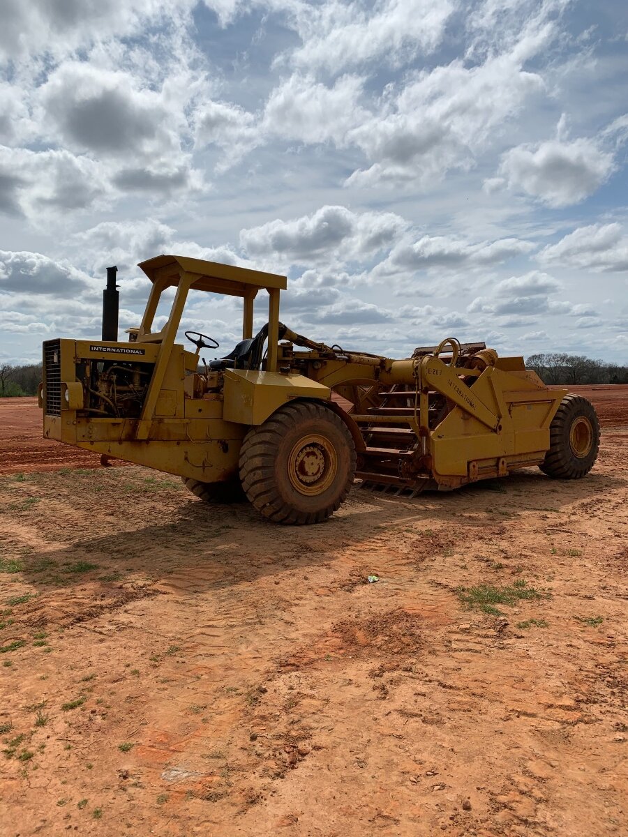 Hello all, International E200 scraper - IH Construction Equipment - Red ...