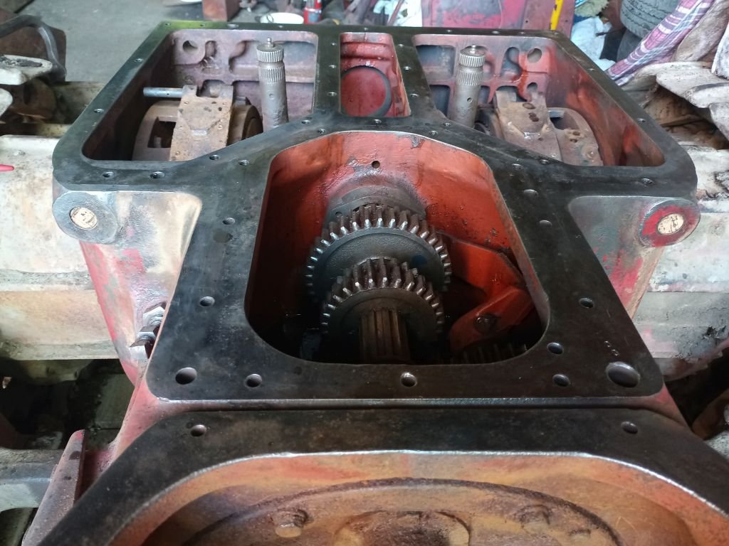 TD9-91 engine/clutch removal - IH Construction Equipment - Red Power ...