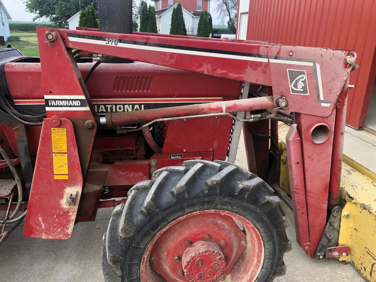 IH 584 with FarmHand 370 Loader - Technical IH Talk - Red Power ...
