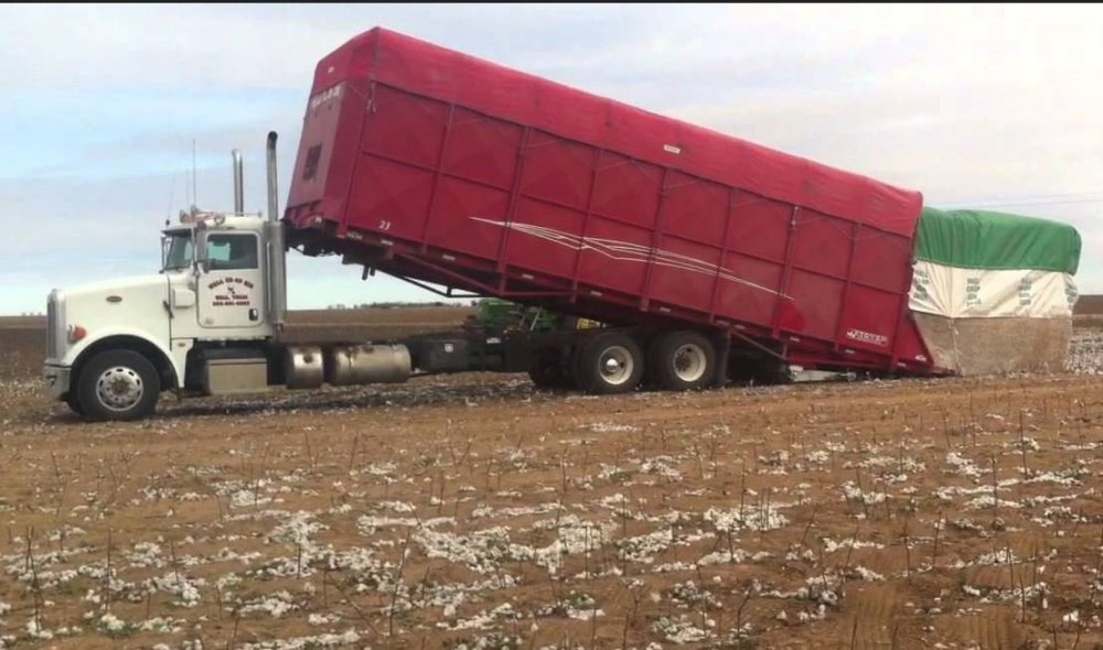 Cotton module truck - IH Toys, Memorabilia & Collectibles - Red Power ...