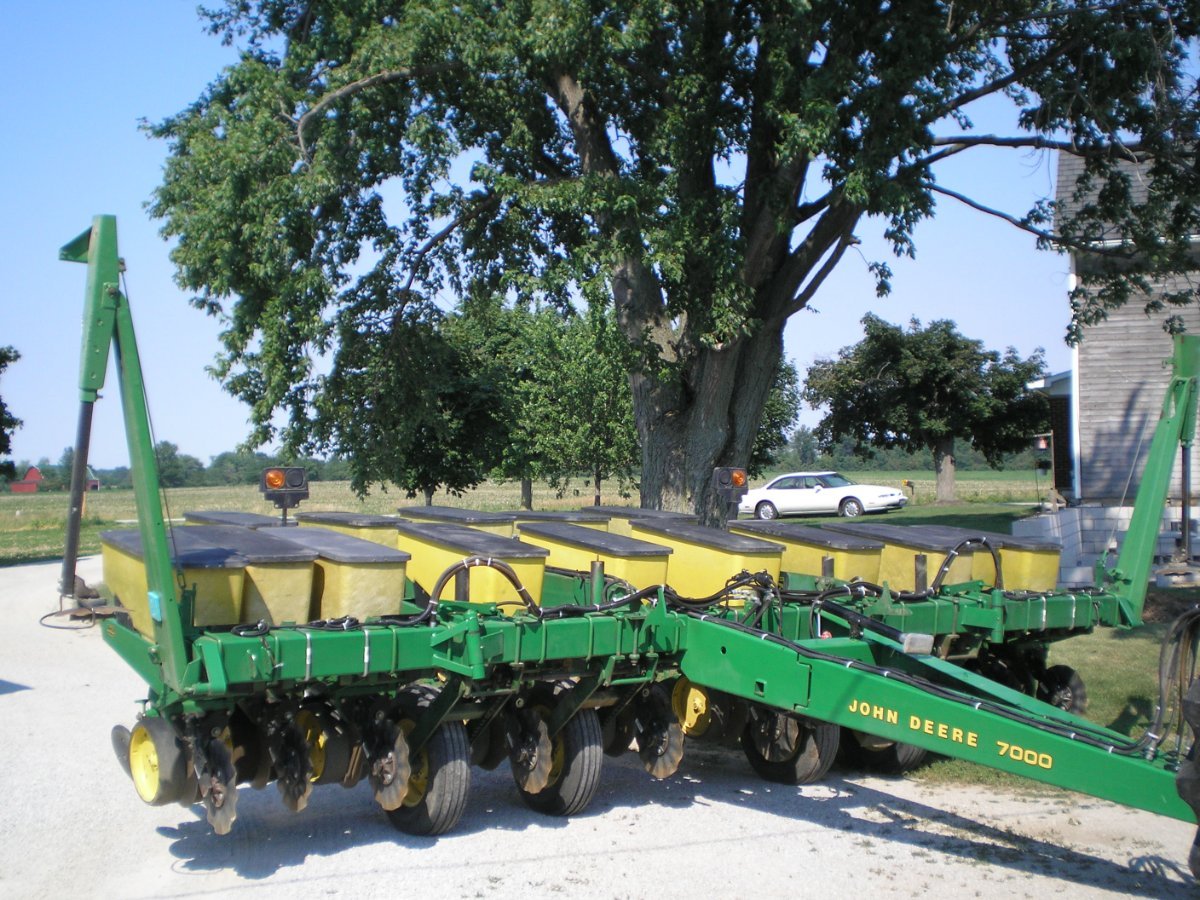 4 row green planter conversion - General Chat - Red Power Magazine ...