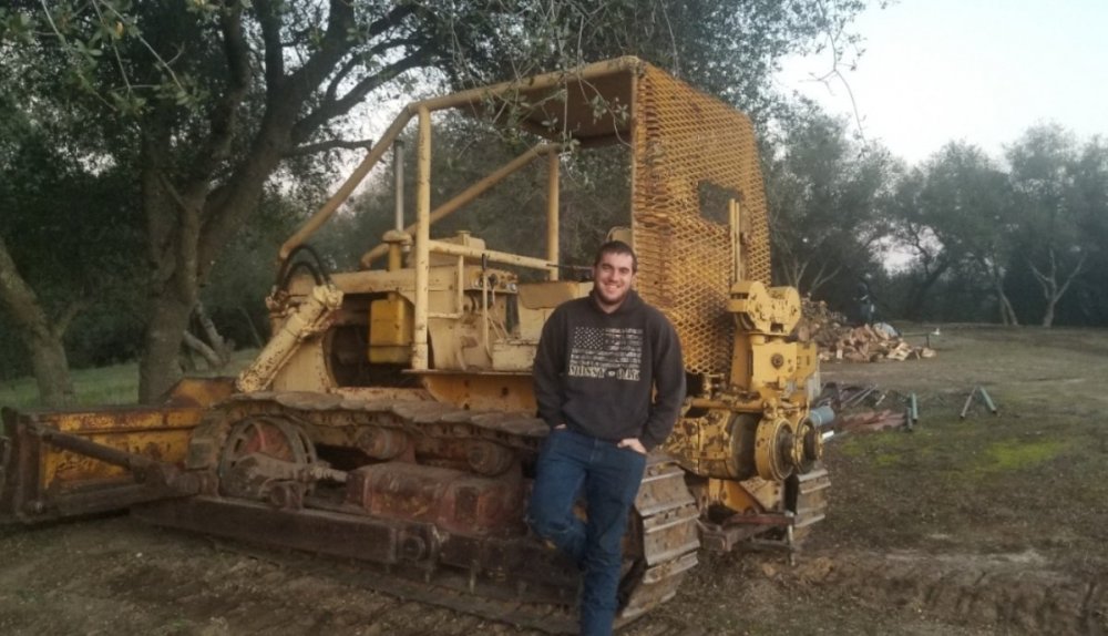 64 years old TD14 dozer still pulling the Giant logs. Unbelievable ...