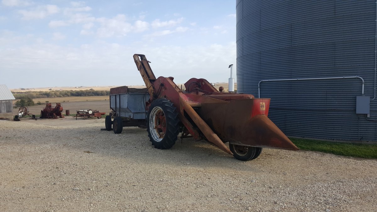 Corn picker side shields - Technical IH Talk - Red Power Magazine Community