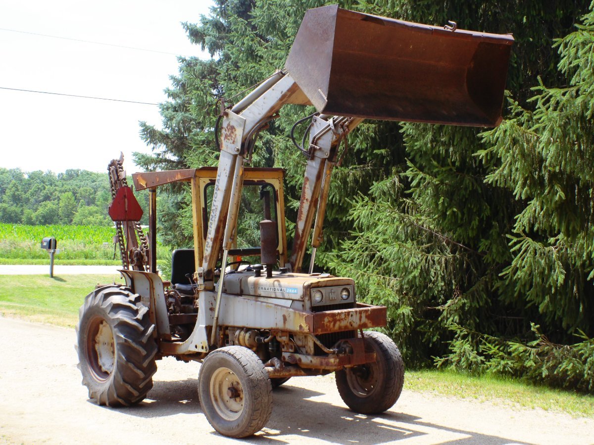 Newer loader options for a 2444 - Technical IH Talk - Red Power ...