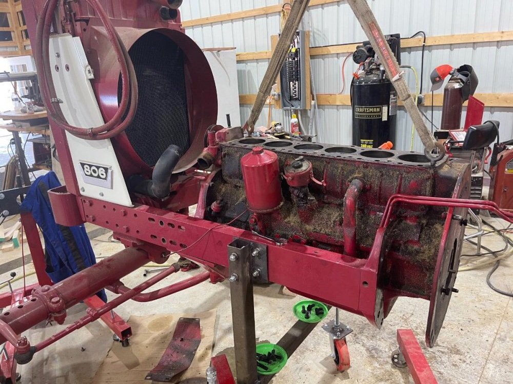 806 engine removal - Technical IH Talk - Red Power Magazine Community