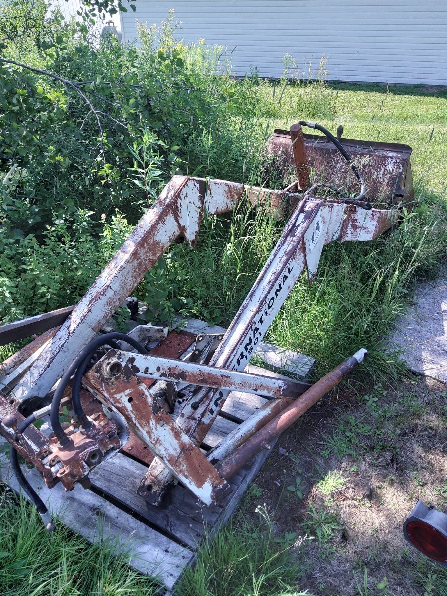 Loader for a 434 international - Technical IH Talk - Red Power Magazine ...