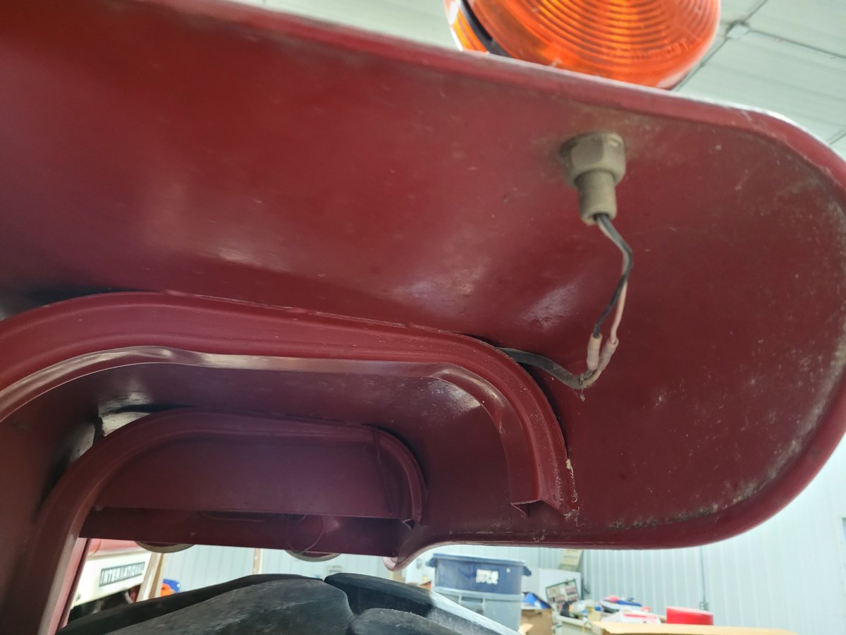 IH 1066 fender wiring - Technical IH Talk - Red Power Magazine Community