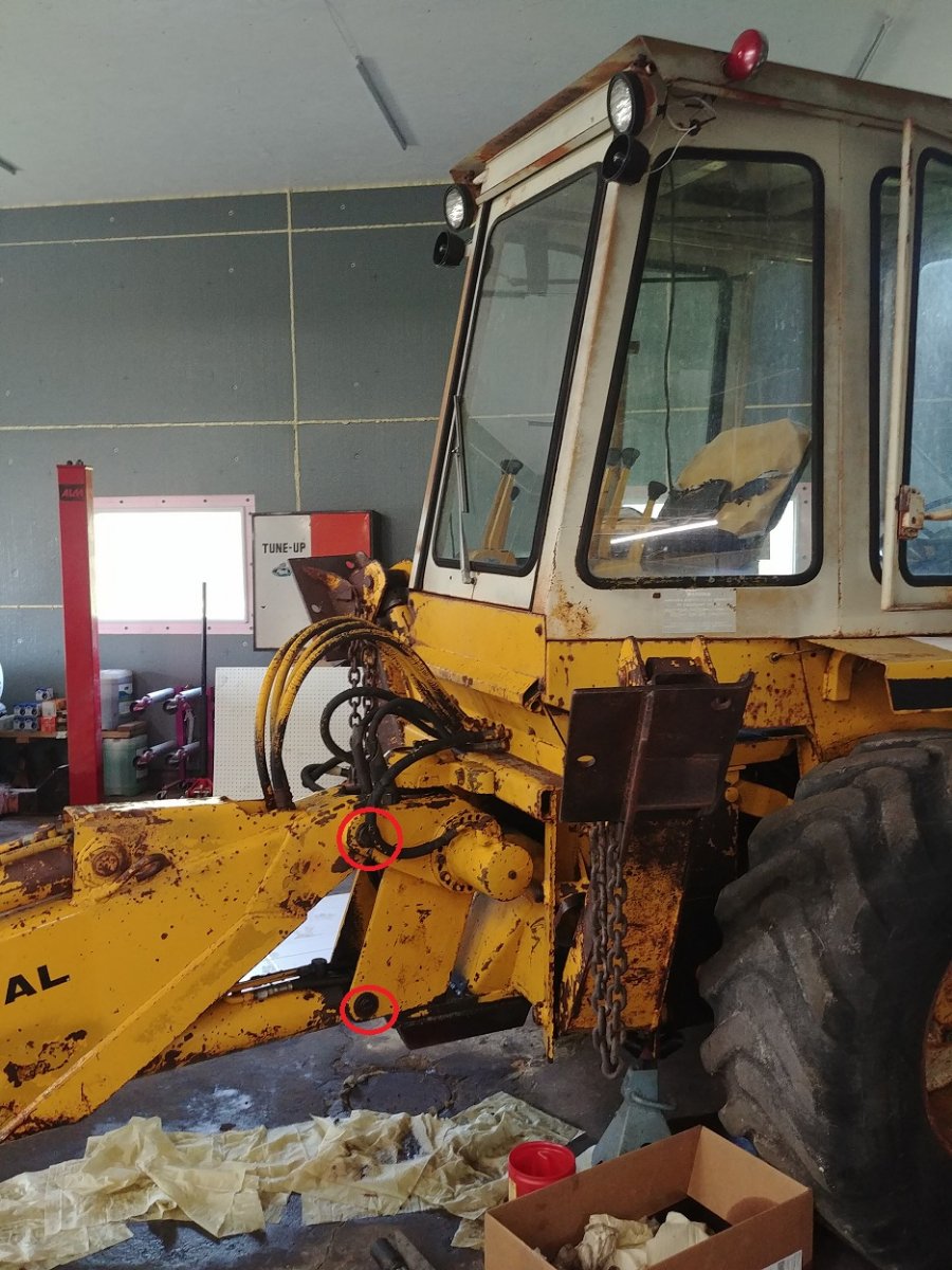 Swing arm seal fix on 260a IH backhoe (same as many others like the ...