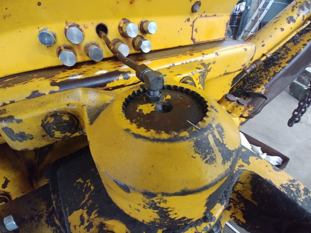 Swing arm seal fix on 260a IH backhoe (same as many others like the ...