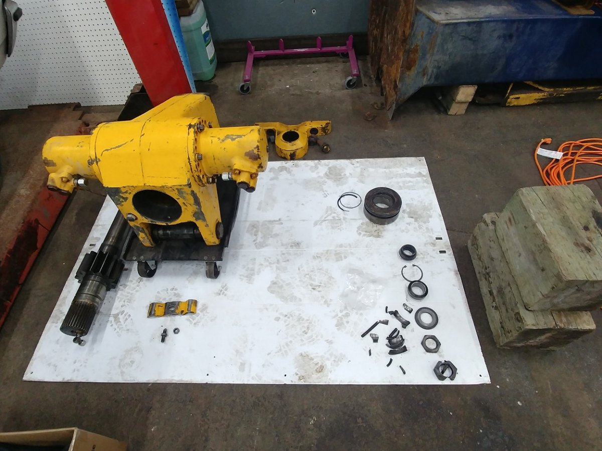 Swing arm seal fix on 260a IH backhoe (same as many others like the ...