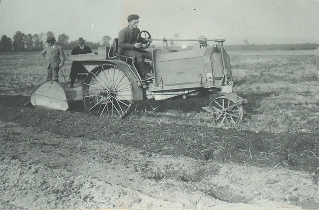 Three wheel tractors! - General Chat - Red Power Magazine Community