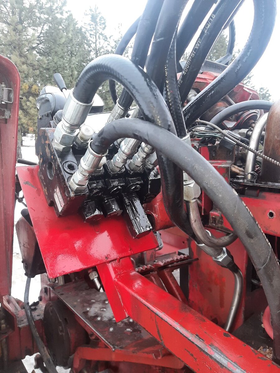 656D installing a loader valve. - Technical IH Talk - Red Power ...