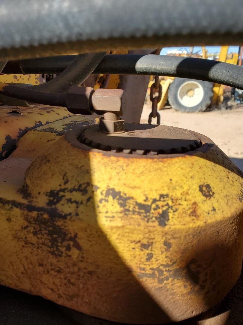 Swing arm seal fix on 260a IH backhoe (same as many others like the ...