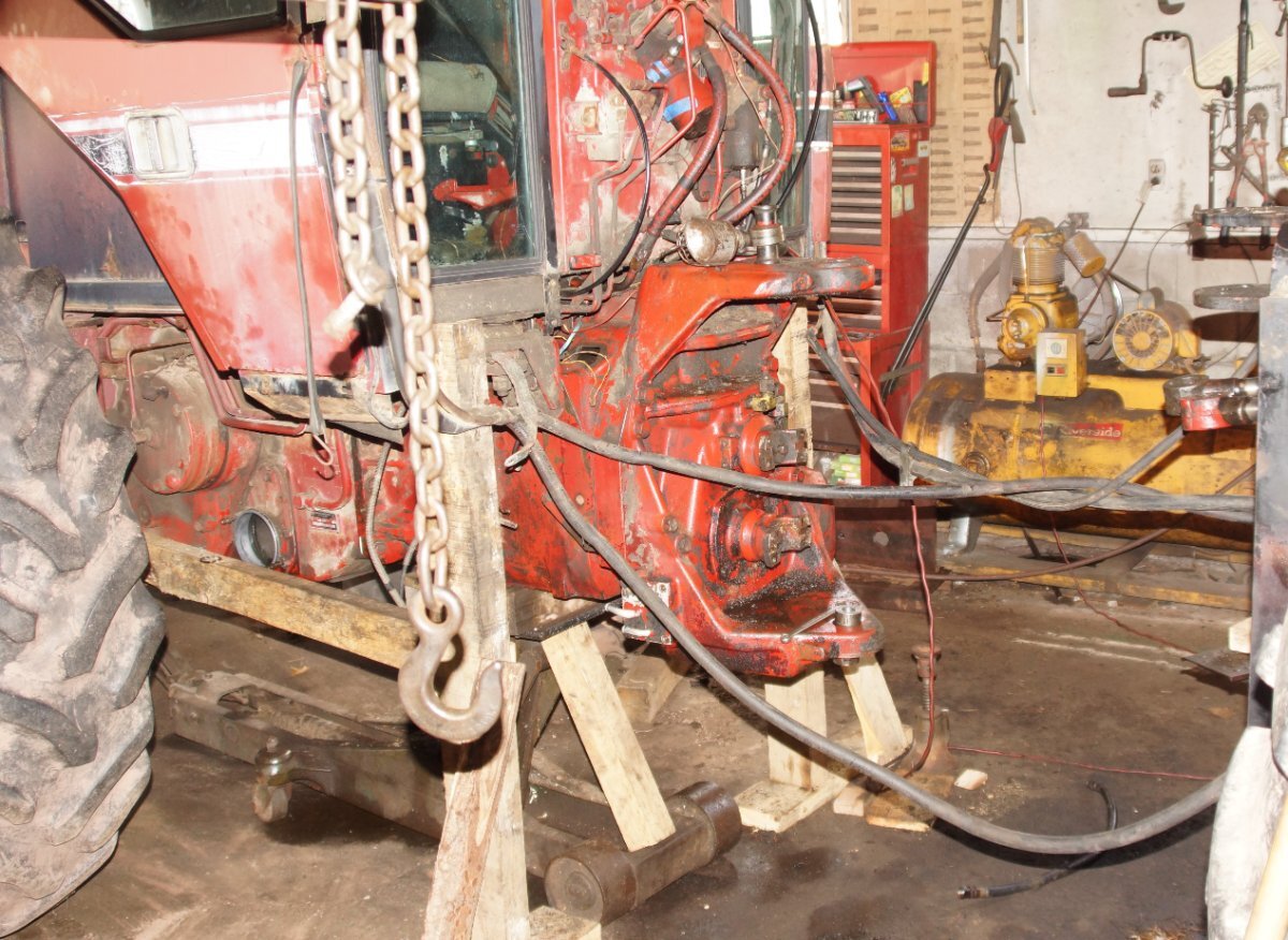 Working on my 3588. - Technical IH Talk - Red Power Magazine Community