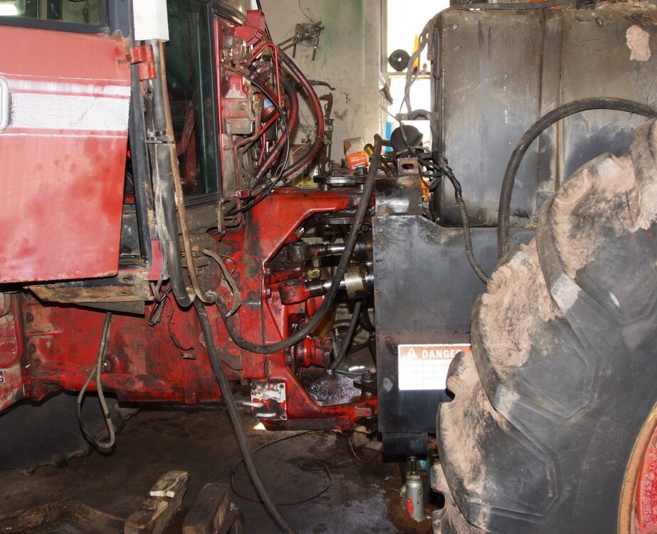 Working on my 3588. - Technical IH Talk - Red Power Magazine Community
