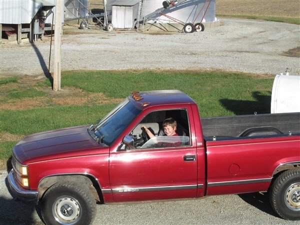 Our old 93 K2500 Suburban on a wet day - General Chat - Red Power ...