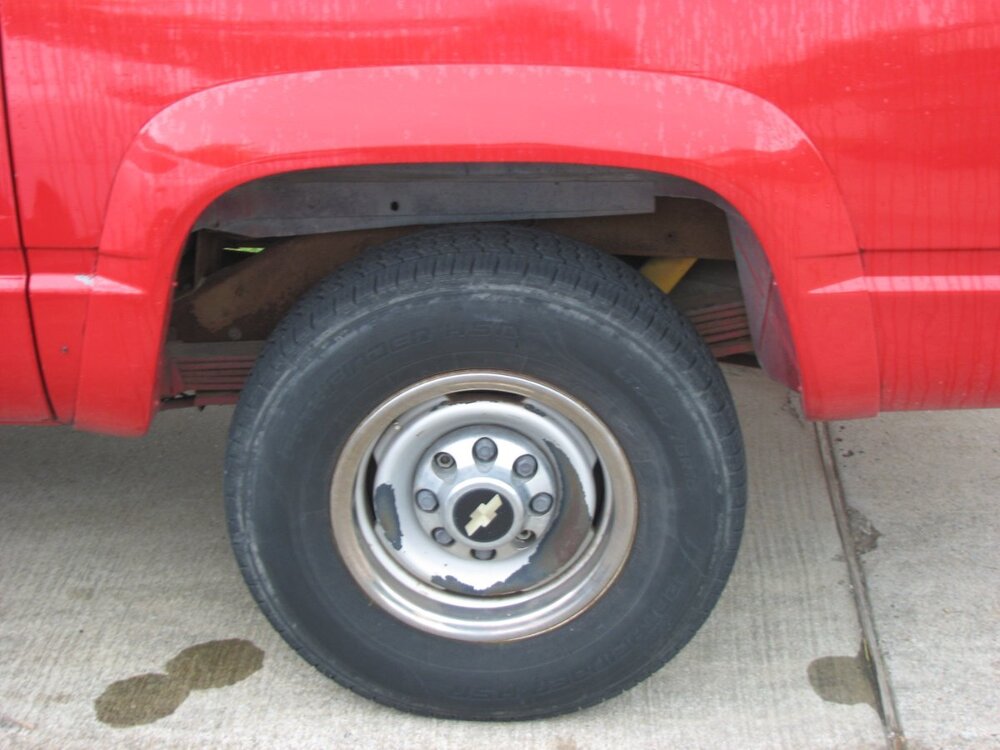 Our old 93 K2500 Suburban on a wet day - General Chat - Red Power ...
