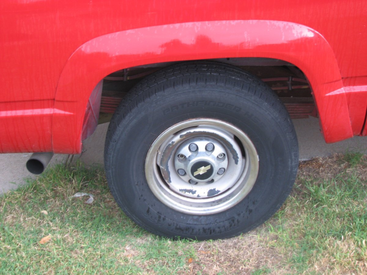 Our old 93 K2500 Suburban on a wet day - General Chat - Red Power ...